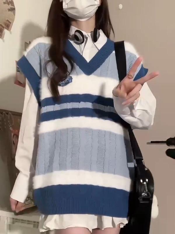 ・スタイル: 清新甜美、学院风・カテゴリ: 休闲套装・セット内容: 裙套装・主な素材: 腈纶・主な素材: 其他・素材の割合: 80%-90%・カラー展開: 内搭白色衬衫单件、下搭白色百褶裙单件、白衬衫+白百褶裙(两件套)、藍色徽章马甲单件、...