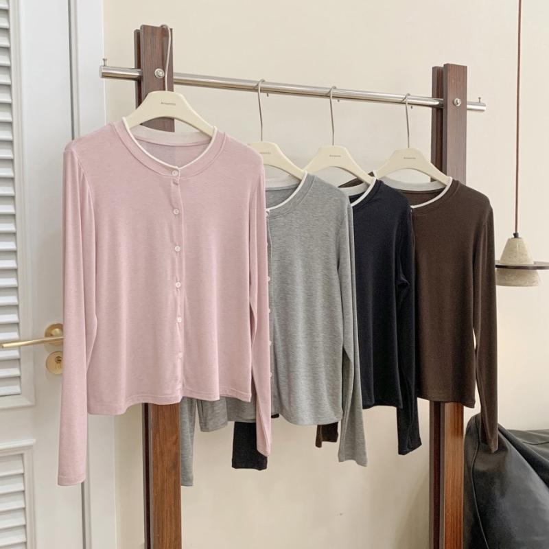 ・カテゴリ: Tシャツ・スタイル: 通勤風・主な素材: 天絲（ライセル繊維）・袖丈: 長袖・領: 丸首・柄: ピンカラー/無地・カラー展開: 凝粉色、瓷灰色、深栗色、巧黒色・サイズ展開: M（40-55kg）、L（55-65kg）