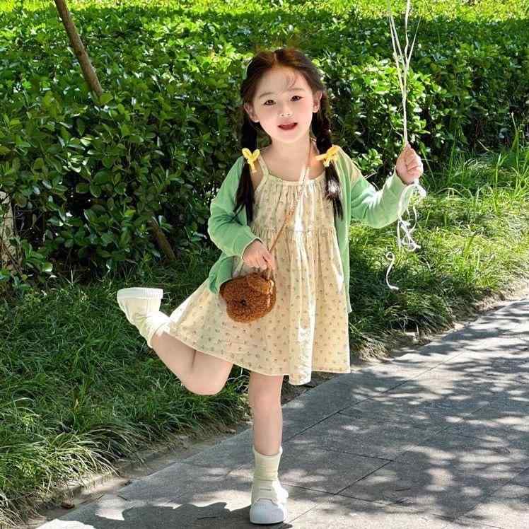 ・カテゴリ: 吊帯裙・スタイル: 吊帯款・主な素材: 綿60%・柄: 花朵・スカートスタイル: A字裙・エレメント: セットアップ・カラー展開: グリーン・サイズ展開: 90cm,100cm,110cm,120cm,130cm,140cm・...