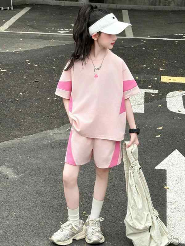 ・カテゴリ: 童セット・スタイル: カジュアル・セット内容: トップス&amp;ショーツ・トップス丈: 短袖・パンツ丈: ショートパンツ・主な素材: 綿85%・パターン: 無地・カラー展開: ピンク、ブラック・サイズ展開: 120cm、13...