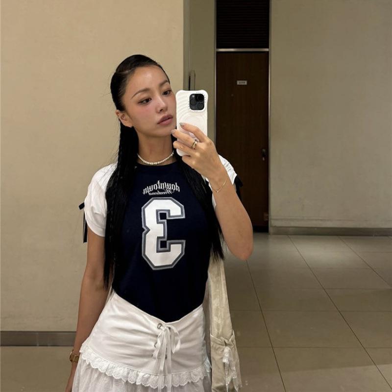 ・カテゴリ: Tシャツ・スタイル: 日韓カジュアル・主な素材: 綿95%以上・ネックライン: ラウンドネック・袖丈: ショートスリーブ・カラー展開: ネイビー×ホワイト、レッド×ブラック・サイズ展開: フリーサイズ