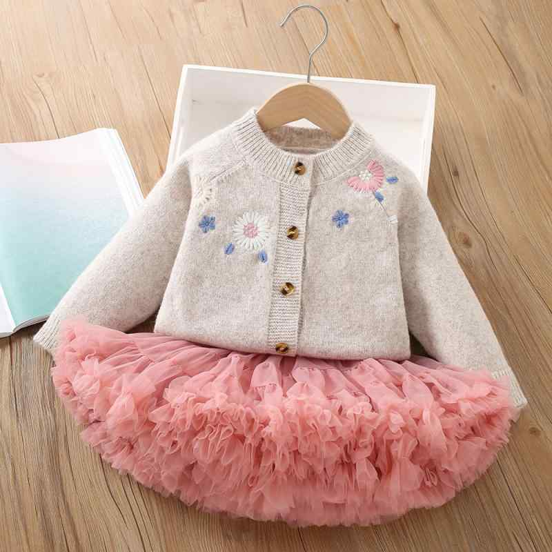 ・適用性別: 女・スタイル: 韓版・セットタイプ: スカートセット・セット数: 2点セット・対象年齢: 中小童(3~8歳)・対象身長: 100~140cm・袖丈: 長袖・フード: なし・生地加工: 柔軟処理、酵素洗い・厚み: 普通・柄: 花...