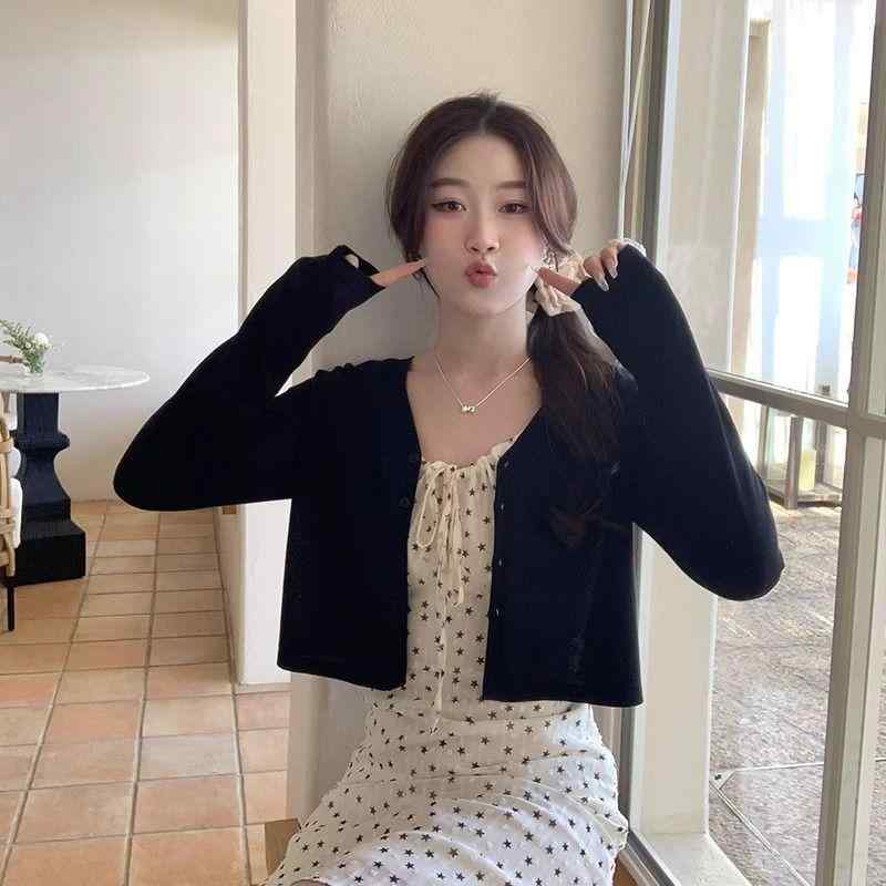 ・カテゴリ: 毛衣・スタイル: 清新甜美、森系風・主な素材: 包芯紗、他(粘膠繊維)・柄: 無地・厚み: 薄手・組み合わせ: 単品・デザイン: 開衫、長袖・シルエット: ストレート・袖型: 標準・ネックライン: Vネック・流行要素: ボタン...