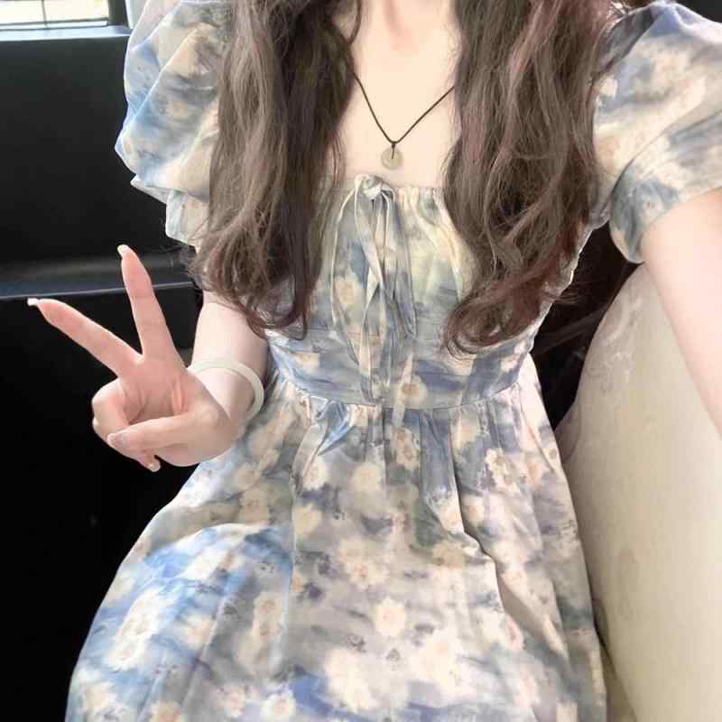 ・カテゴリ: 連衣裙・スタイル: 日韓休間・主な素材: ポリエステル70-80%・柄: 碎花・袖丈: 短袖・スカート丈: 中長・スカート型: A字型・ネックライン: 方領・袖型: 泡泡袖・腰型: 高腰・流行要素: 褶皺・カラー展開: 画像色...