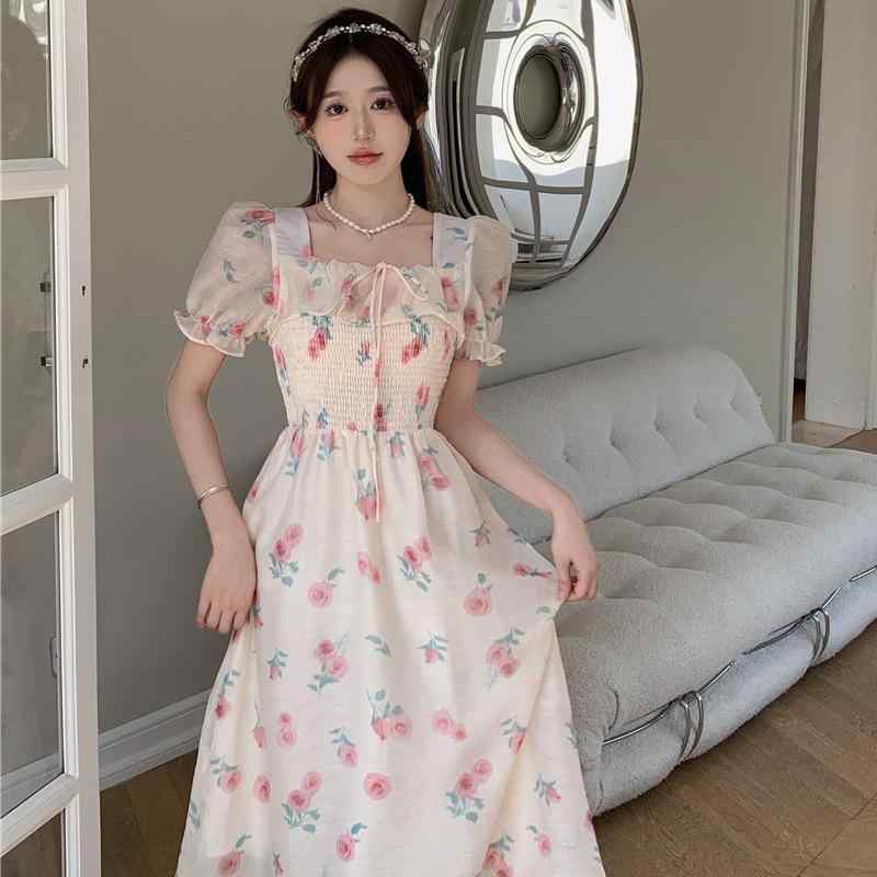 ・スタイル: 文艺复古、中国風・カテゴリ: ワンピース・柄: 碎花・デザイン: A字型・組み合わせ: 単品・丈: ミディ丈・ネックライン: POLO領・袖型: プリンセススリーブ・袖丈: 七分袖・カラー展開: ピンク、ライトイエロー・サイズ...