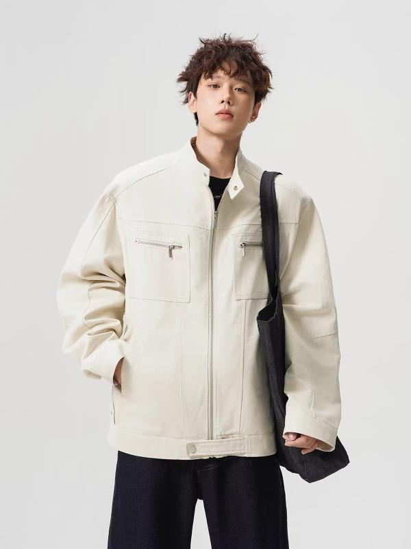・カテゴリ: ジャケット・スタイル: シンプル・主な素材: ナイロン70%・ネックライン: スタンドカラー・フィット: スリムフィット・フード: フードなし・厚み: 薄手・柄: 無地・衣丈: 標準・裾デザイン: ラウンドヘム・ポケット: サ...