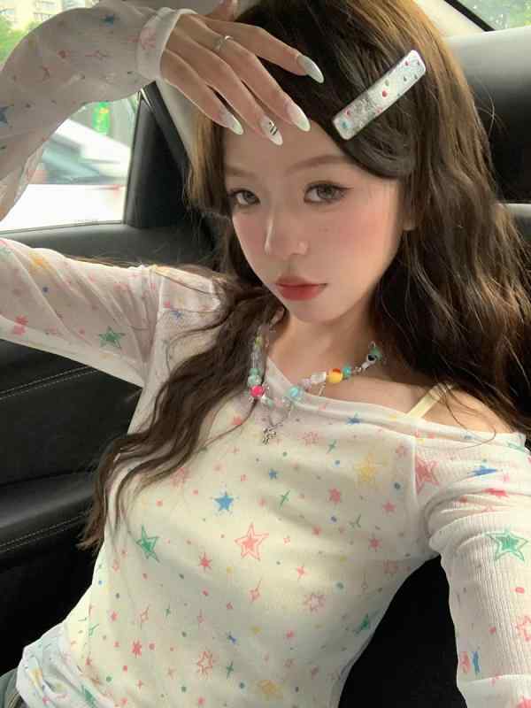 ・カテゴリ: Tシャツ・スタイル: 甘い・主な素材: ポリエステル・柄: 星、ドット・袖丈: 長袖・袖型: 標準・フィット: スリム・衣丈: 普通・ネックライン: クルーネック・カラー展開: 白色星・サイズ展開: S,M,L,XL