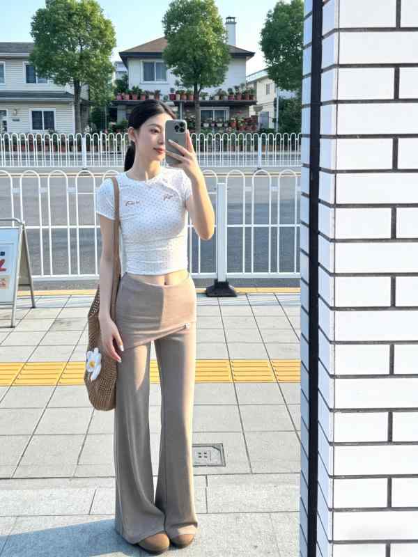 ・カテゴリ: 休闲套装・スタイル: 通勤風・主な素材: 涤纶・主面料成分: 涤纶（聚酯纤维）・袖丈: 三分袖・柄: 纯色・カラー展開: 波点T恤,屁帘裤,两件套・サイズ展開: S,M,L,XL・適用シーン: 休闲