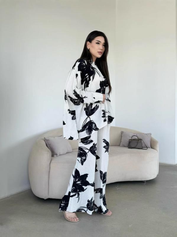 ・カテゴリ: セットアップ・スタイル: 通勤風・主な素材: ポリエステル80-90%・カラー展開: ブラックプリント、ブループリント・サイズ展開: S、M、L、XL、XXL・パンツ丈: ロング・袖丈: 長袖・袖型: スタンダード・柄: 花柄