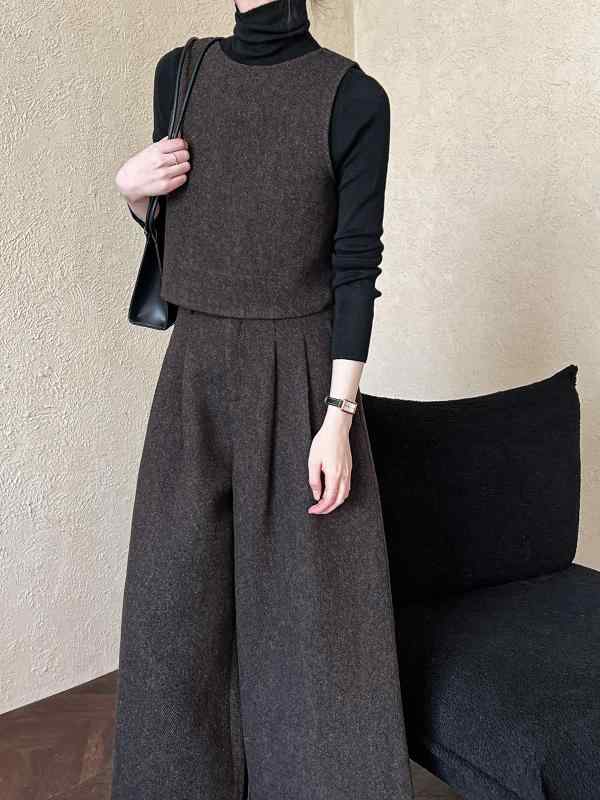 ・カテゴリ: セットアップ・スタイル: 復古・主な素材: 羊毛50-70%・カラー展開: 咖色、深灰色・サイズ展開: M、L・パンツ丈: 九分・袖丈: ノースリーブ・柄: 無地・セットアップタイプ: パンツセット
