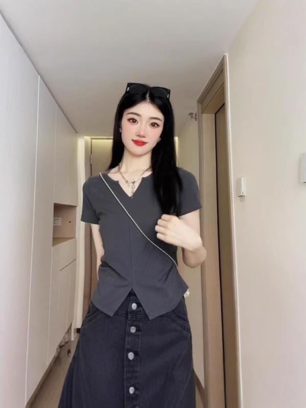 ・カテゴリ: Tシャツ・スタイル: カジュアル・主な素材: 綿90-95%・柄: 無地・袖丈: 短袖・衣丈: 普通・ネックライン: Vネック・カラー展開: グレー、ホワイト、ブラック・サイズ展開: M、L、XL、2XL