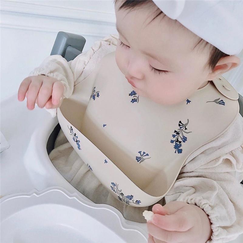 ・カテゴリ: ビブ・対象性別: 男女・主な素材: 食品級シリコン・対象年齢: 0-3歳・機能: 防水防汚・カラー展開: 桜桃、丁香花、青自動車、虹、貝殻、恐竜、ロケット、字母白、字母黒、星空白、星空黒・サイズ展開: 80-100cm