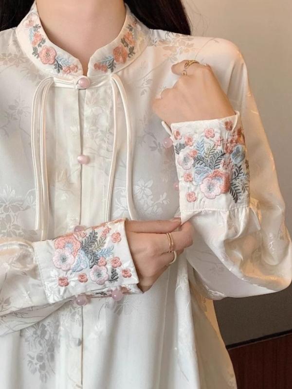 ・カテゴリ: シャツ・スタイル: 復古風・主な素材: ポリエステル80-90%・柄: 植物花卉・デザイン: 開衫款・袖丈: 長袖・袖型: 通常袖・加工: 刺繍・版型: 通常・衣丈: 普通款・領型: 立领・流行要素: 盤扣+刺繍・カラー展開:...