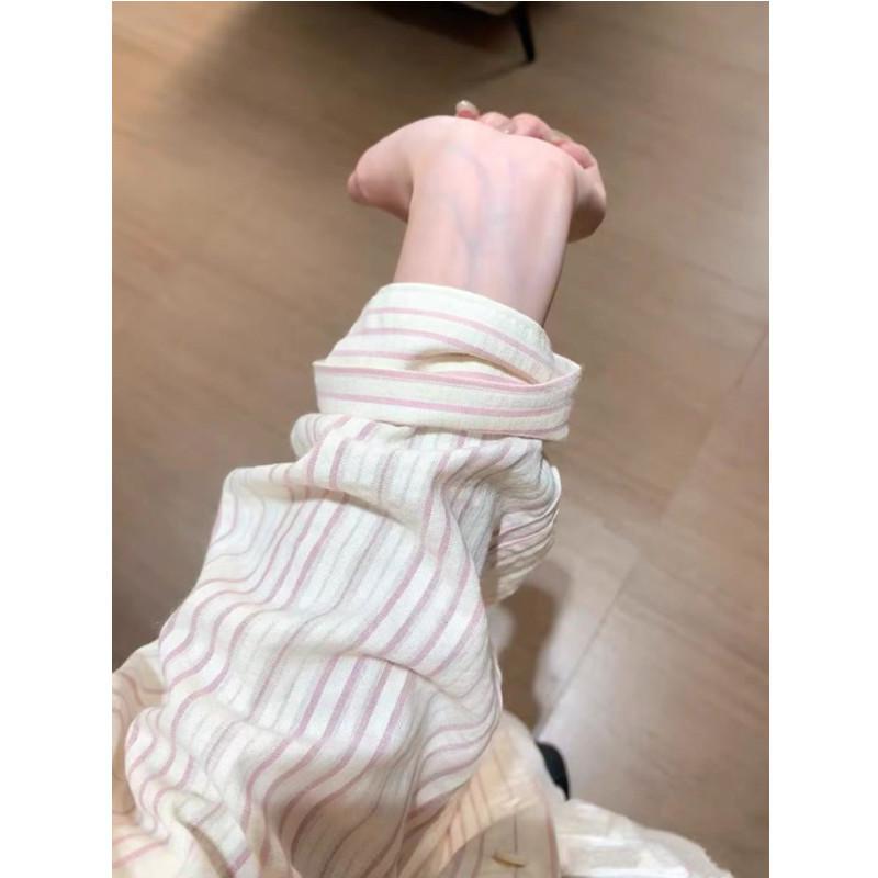 ・カテゴリ: シャツ・スタイル: 都市風・主な素材: 腈纶・柄: 条紋・款式: 開衫・袖丈: 長袖・加工: 梭織・版型: ゆったり・衣長: 普通・ネックライン: 翻領・袖型: 標準・カラー展開: ブルー、ピンク・サイズ展開: S、M、L、XL