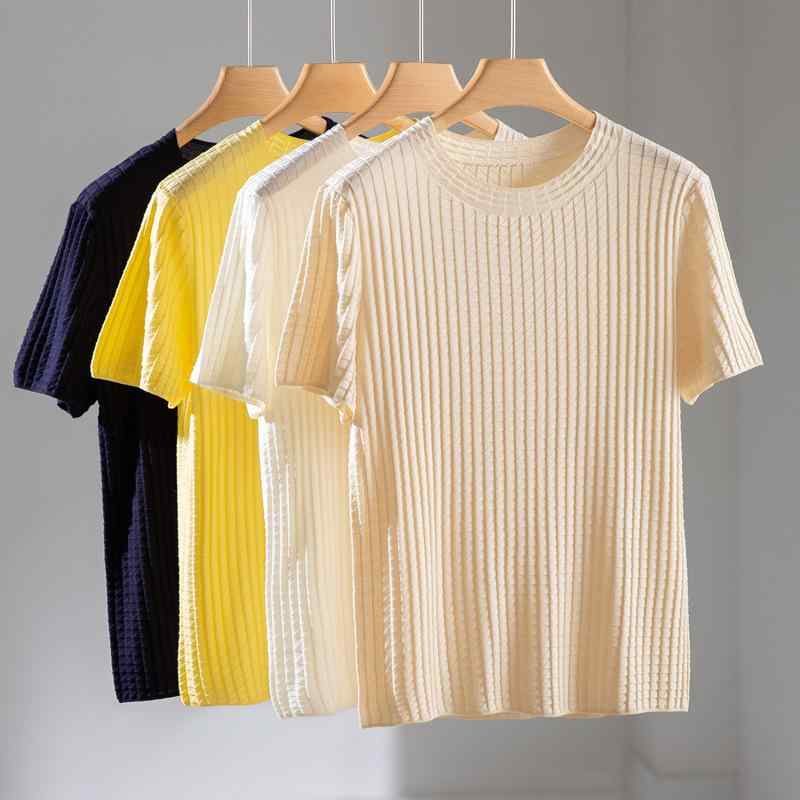 ・カテゴリ: Tシャツ・スタイル: 通勤風・主な素材: 天丝70-80%・袖丈: 短袖・ネックライン: クルーネック・カラー展開: 杏仁白、燕麦白、透明黄、釉里青・サイズ展開: M、L、XL