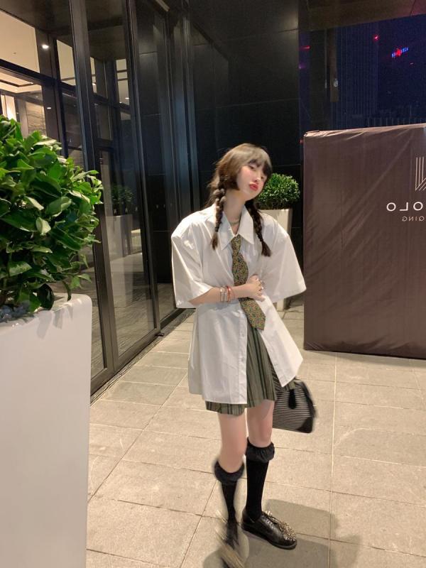 ・カテゴリ: シャツ・柄: 条紋・袖丈: 長袖・ネックライン: ポロ・袖型: 通常・スタイル: 通勤・カラー展開: ピンク、ブラック、ホワイト・サイズ展開: S、M、L