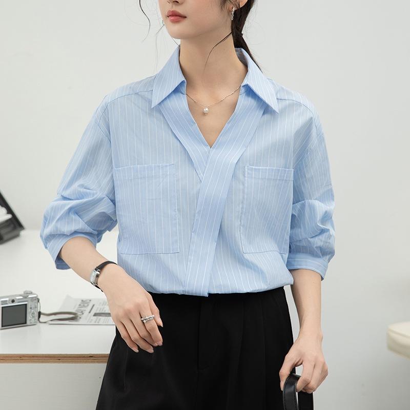 ・カテゴリ: シャツ・スタイル: 通勤・主な素材: 綿70-80%・柄: 条紋/格子・タイプ: 開襟・袖丈: 五分袖・加工: ノーアイロン・フィット: 標準・着丈: 普通(50cm<着丈≤65cm)・ネックライン: Vネック・袖型: ...