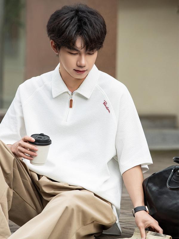 ・カテゴリ: Tシャツ・スタイル: カジュアル・主な素材: 綿53.6%、ポリエステル46.4%・柄: アルファベット・フィット感: ルーズフィット・ネックライン: クルーネック・袖丈: 短袖・袖型: 標準・厚み: 普通・カラー展開: ホワ...