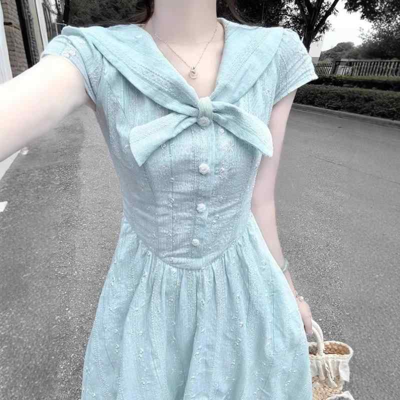 ・カテゴリ: 連衣裙・スタイル: 甘美風・主な素材: ポリエステル30%以下・柄: 無地・袖丈: 短袖・スカート丈: ミドルレングス・スカート型: Aライン・ネックライン: ネイビー襟・袖型: 標準袖・ウエスト型: ハイウエスト・カラー展開...