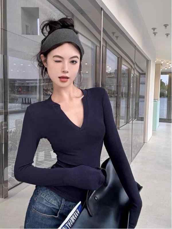 ・カテゴリ: Tシャツ・スタイル: 韓系風、日韓休闲・主な素材: 莫代尔纤维90%（含）-95%（不含）・柄: 純色、印花・袖丈: 長袖・ネックライン: V領・カラー展開: 安哥拉紅、藏青色、白色、黒色・サイズ展開: S、M、L、XL・版型...