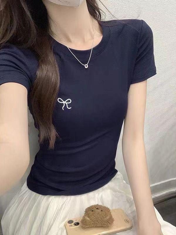 ・カテゴリ: Tシャツ・スタイル: 少女風・主な素材: 綿90-95%・柄: 蝶結び・袖丈: 短袖・衣長: 普通款(50cm<衣長≤65cm)・ネックライン: クルーネック・袖型: 常规袖・流行要素: 単色・カラー展開: ネイビー、グ...