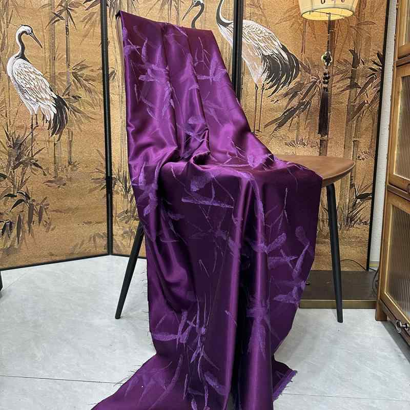 ・主な素材: 人絹綿・生地の幅: 150cm・生地の重さ: 240g・織り方: 提花・スタイル: 幾何学提花・柄: 民族・カラー展開: 浅いカラー、深いカラー、ピンク、ブラック、パープル・用途: パンツ、西装、キャミソール、ワンピース、カジ...