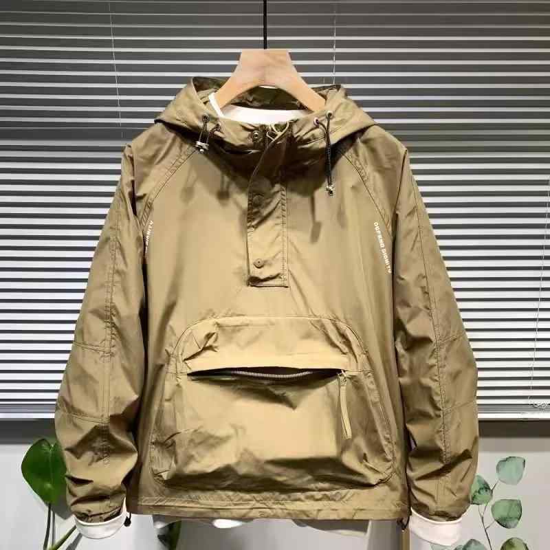 ・カテゴリ: ジャケット・スタイル: 日系工装・ネックライン: フード・フィット: スリムフィット・袖丈: 長袖・柄: 無地・機能: 防風・厚み: 普通・生地名: 化学繊維混紡・主素材: ポリエステル30-50%・裏地素材: ポリエステル3...