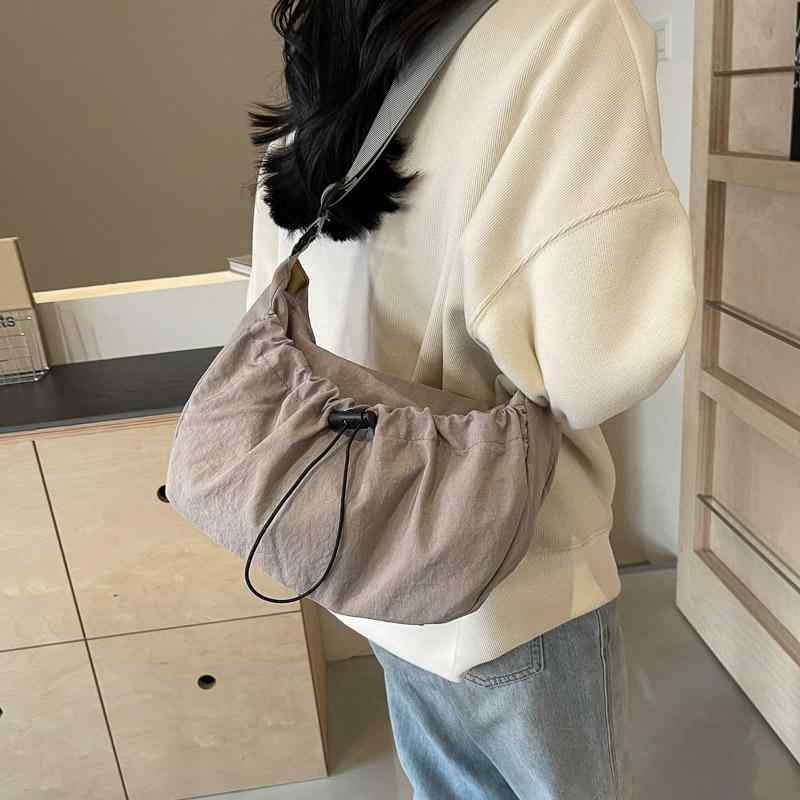 ・スタイル: ビジネス通勤・主な素材: 布・サイズ: 大・形状: 横型方形・開閉方式: ジッパー・内部構造: ジッパー隠しポケット、カードポケット・外ポケット: サイドポケット・硬さ: ソフト・仕切り: あり・ショルダーストラップ: 1本・...