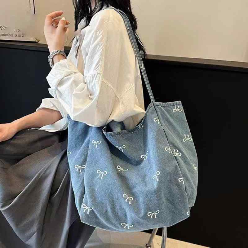 ・スタイル: 跨境風潮・主な素材: 牛仔布・カテゴリ: トートバッグ・サイズ: 大・人気の要素: 蝶結び・内生地: 牛仔布・形状: 横型方形・開閉方式: 開口・内部構造: 携帯ポケット・硬さ: 中偏軟・外ポケットの種類: 内貼りポケット・肩...