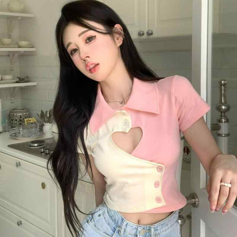 ・カテゴリ: Tシャツ・スタイル: 休闲・主な素材: 粘胶纤维95%以上・柄: 几何图案・袖丈: 短袖・版型: 修身型・衣長: 短款・ネックライン: POLO領・袖型: 常规款・流行元素: 纽扣・カラー展開: 粉红色・サイズ展開: S、M、...