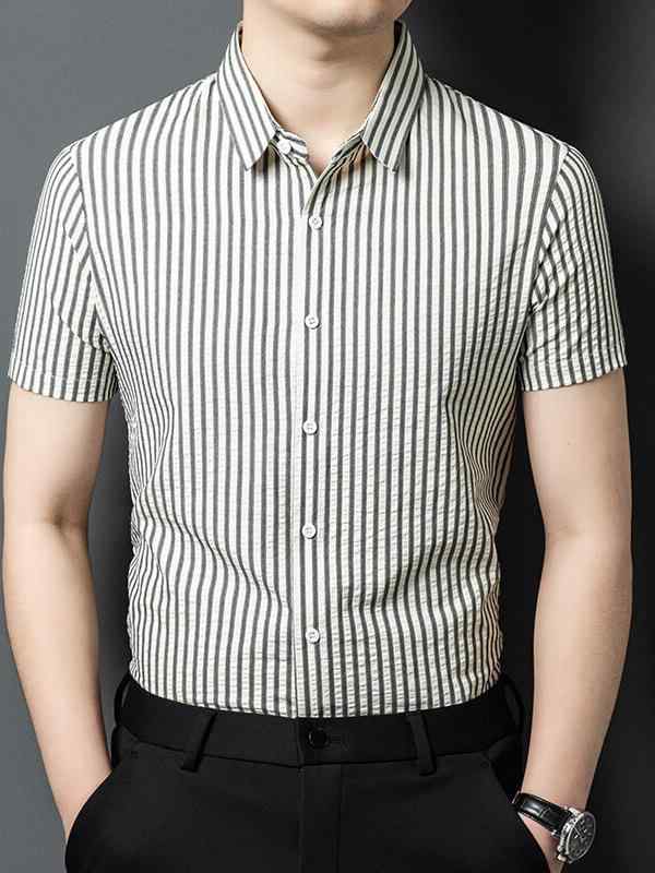 ":[]. ・カテゴリ: Tシャツ ・スタイル: カジュアル ・主な素材: 綿100% ・ネックライン: クルーネック ・袖丈: 半袖 ・柄: プリント ・カラー展開: ブラック、ホワイト、ネイビー ・サイズ展開: M、L、XL、...