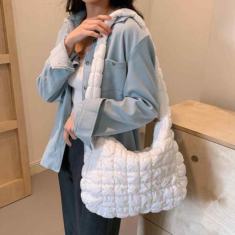 ・カラー展開: ホワイト、イエロー、パープル、カーキ、グリーン、ダークブルー、ブラック、ローズレッド、ライトブルー、ピンク・スタイル: 欧米レトロ・主な素材: PU・バッグの形状: 小方包・サイズ: 中・流行要素: ダウン、縫い糸、バイカラ...