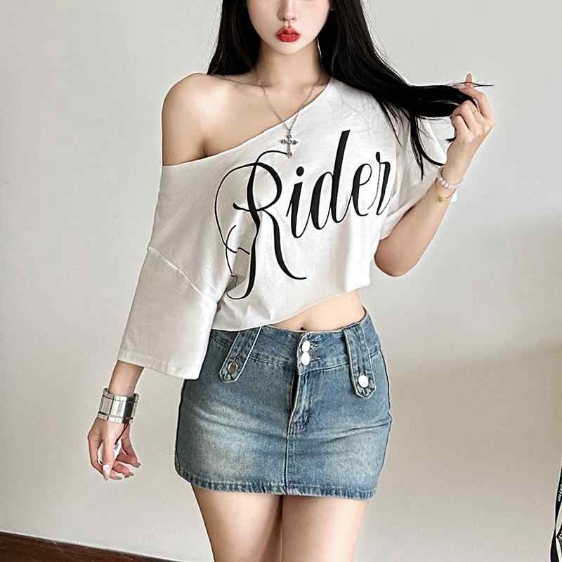 ・カテゴリ: Tシャツ・スタイル: カジュアル、ストリート、セクシー・主な素材: ポリエステル90%以上95%未満・ネックライン: オフショルダー・袖丈: 半袖・袖型: レギュラー・柄: アルファベット/数字/文字・シルエット: スリムフィ...