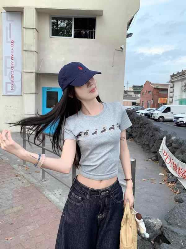 ・カテゴリ: Tシャツ・スタイル: カジュアル、セクシー、甘辛・主な素材: 綿 95%以上・ネックライン: クルーネック・袖丈: 半袖・柄: キャラクタープリント・デザイン: ショート丈、へそ出し・カラー展開: ブラック、ホワイト、グレー、...