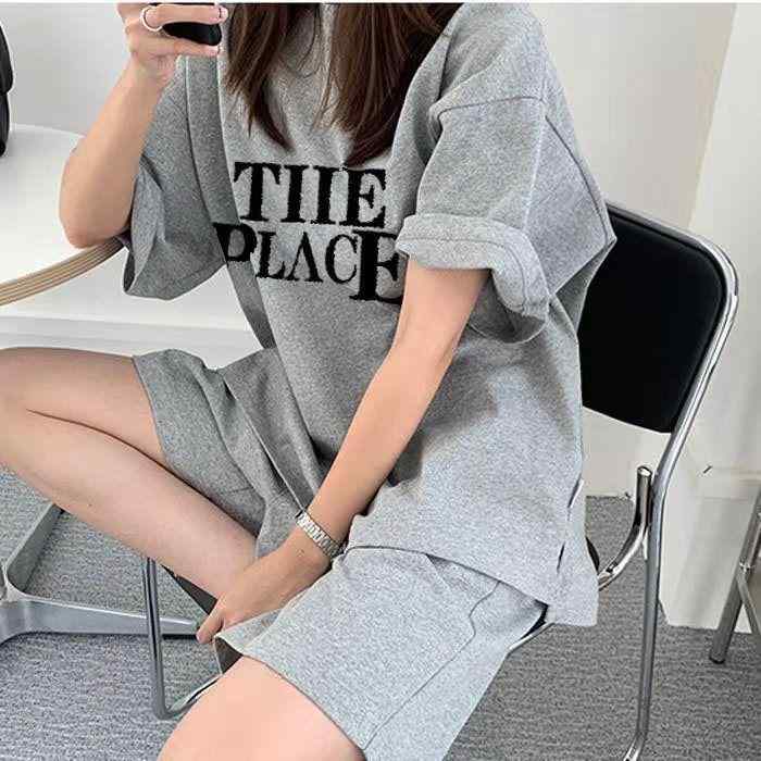 ・カテゴリ: カジュアルスーツ・スタイル: 御姐風、私服セレブ風・主な素材: シェニール・素材成分: スパンデックス30%以下・袖丈: ノースリーブ・袖型: プリンセススリーブ・セット内容: トップスセット・性別: 女性・カラー展開: グレ...