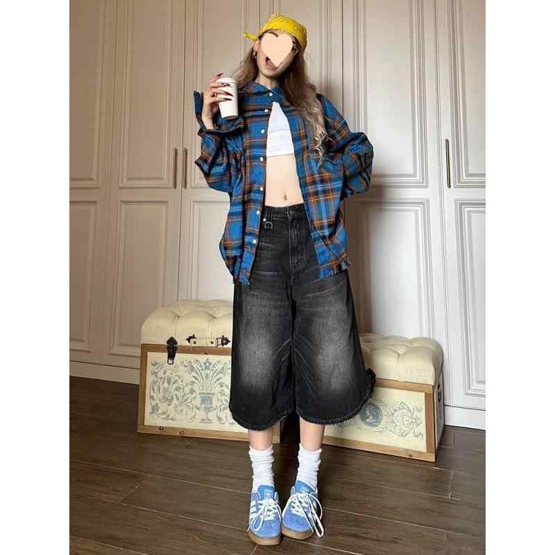 ・カテゴリ: デニムパンツ・素材: 綿95%以上・スタイル: コンミューター、都市風・レングス: クロップドパンツ（七分丈）・ウエスト: ハイウエスト・シルエット: ストレートパンツ・デザイン要素: ボタン・カラー展開: ブラック・サイズ展...