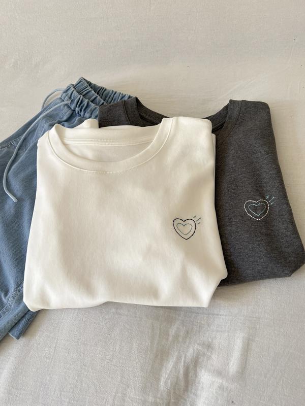 ・カテゴリ: Tシャツ・スタイル: カジュアル・主な素材: 綿 95%以上・ネックライン: クルーネック・袖丈: 半袖・柄: 英字、数字、文字、ハート、プリント・シルエット: ルーズフィット・着丈: 通常丈（約50cm超、65cm以下）・カ...