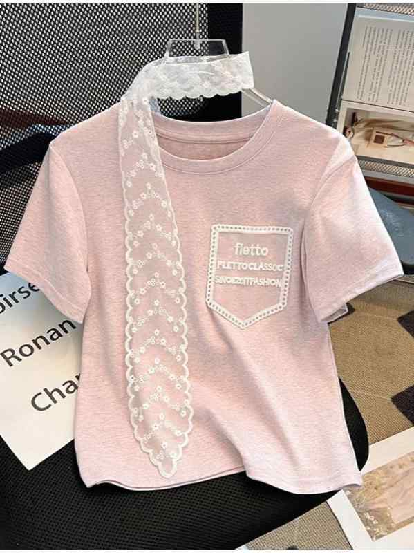 ・カテゴリ: Tシャツ・スタイル: カジュアル、韓流スタイル・主な素材: 綿90%以上95%未満、ポリウレタン30%以下・柄: 英字・袖丈: 半袖・デザイン: パッチワーク、レース・シルエット: スリムフィット・着丈: ショート丈（約40c...