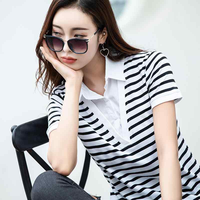 ・カテゴリ: Tシャツ・スタイル: カジュアル・ネックライン: 襟付き、POLO襟・袖丈: 半袖・袖の種類: レギュラースリーブ・柄: ボーダー・シルエット: スリムフィット・着丈: 標準（約50-65cm）・デザイン特徴: 配色、ボタン、...
