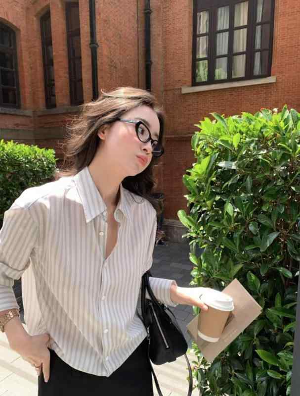 ・カテゴリ: 衬衫（※シャツ）・素材: ポリエステル95%以上・スタイル: 知性風、オフィス・カジュアル・ネックライン: レギュラーカラー（方領）・袖丈: 長袖・袖型: レギュラースリーブ・柄: ストライプ・加工: プリント・カラー展開: ...