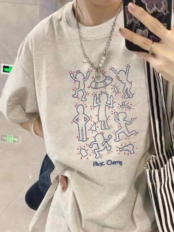 ・カテゴリ: Tシャツ・スタイル: ポート風、文芸レトロ、甘めフェミニン・素材: 綿95%以上・柄: キャラクター・仕様: プルオーバー・袖丈: 半袖・工芸: プリント・シルエット: ルーズフィット・着丈: ミドル丈(65cm超80cm以下...