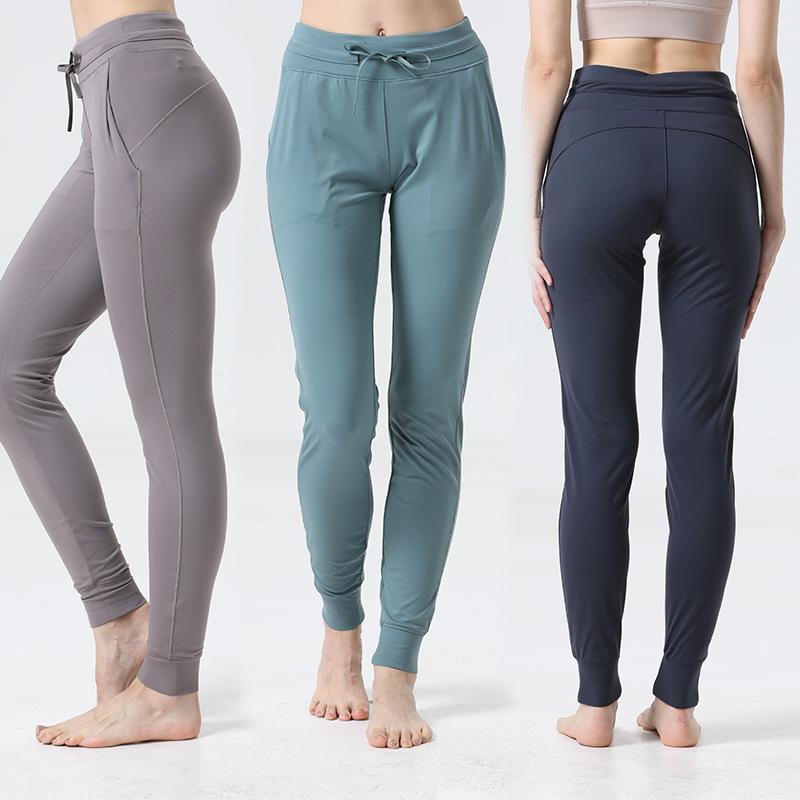 ・カテゴリ: 慢跑パンツ・適用スポーツ: ジョギング・対象性別: 女性・表地素材: ナイロン75%・裏地素材: スパンデックス(ライクラ)25%・着用シーン: マッサージ、フィットネス、チェス・カード、音楽・楽器・カラー展開: ブラック、シ...