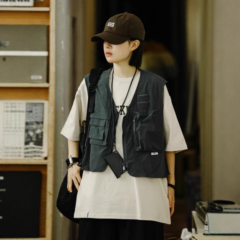 ・カテゴリ: 棉服马甲・スタイル: カジュアル、韓国風・版型: ルーズタイプ・スタイル詳細: プルオーバー・フード: フードなし・厚さ: 普通・主な素材: ポリエステル・着用シーン: カジュアル・加工: 形態安定加工・カラー展開: ブラウン...