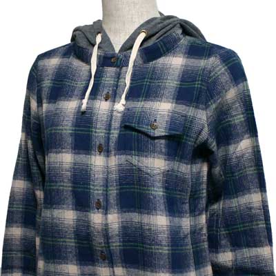 商　品：673306 カラー：ブルー(BLU) 素　材：本体　綿100％、フード部分　綿100％ サイズ：M バスト：79.0〜87.0cm 肩　幅：36.0cm 袖　丈：60.0cm 総　丈：66.0cm ※上記内容は、あくまでも目安とな...