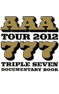 &nbsp;&nbsp;&nbsp; AAA　TOUR　2012　777　TRIPLE　SEVEN　DOCUMENTARY　BOOK 単行本 の詳細 歌とパフォーマンスでファンを魅了するオンステージの模様から、ステージ裏でのオフステージの模...