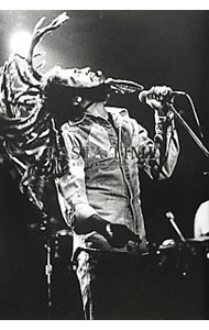 &nbsp;&nbsp;&nbsp; RASTA　TIME 単行本 の詳細 音楽仲間、専属料理人、家族、そして妻のリタ…。9人の身近な人々が、素顔のボブ・マーリーを語る。1979年、日本公演後に行われた、ボブ・マーリーの未発表インタビューも...