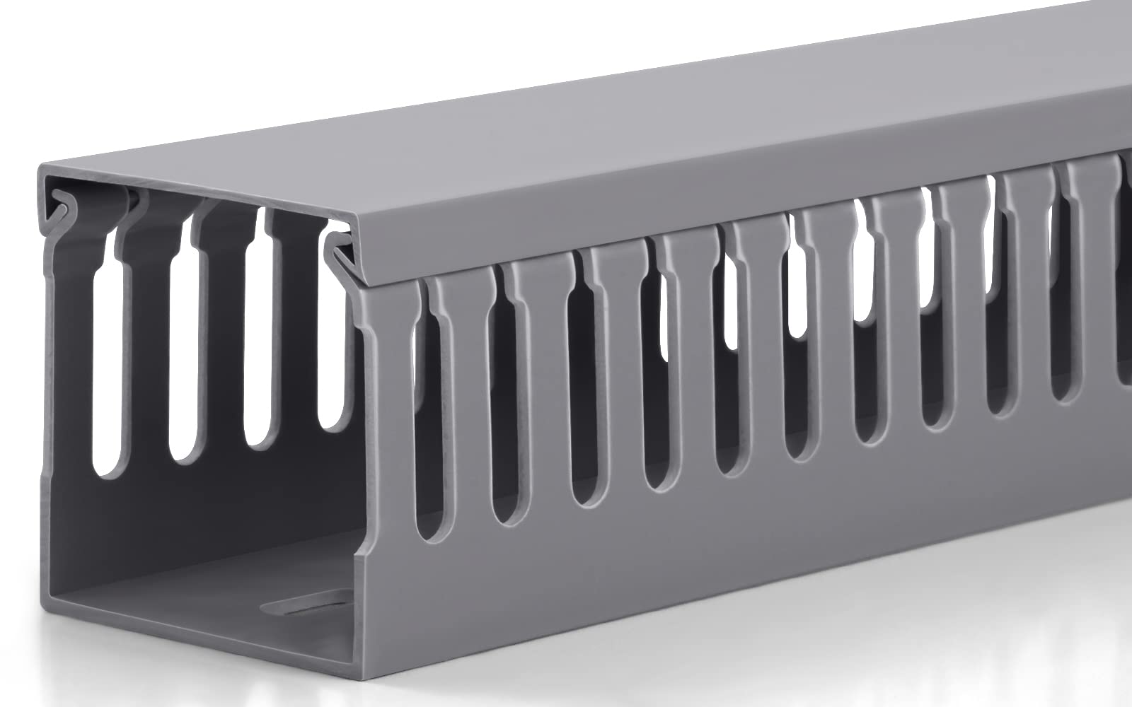 ・【ネットワークケーブルとデータケーブルを簡単に管理】両サイドウォールに平行な開口部があり、組み立てや配線に便利です。 W2インチ x H2の大容量で、最大40本のケーブルを収納できます(太さによります)。 このパッケージには、長さ3.3フ...