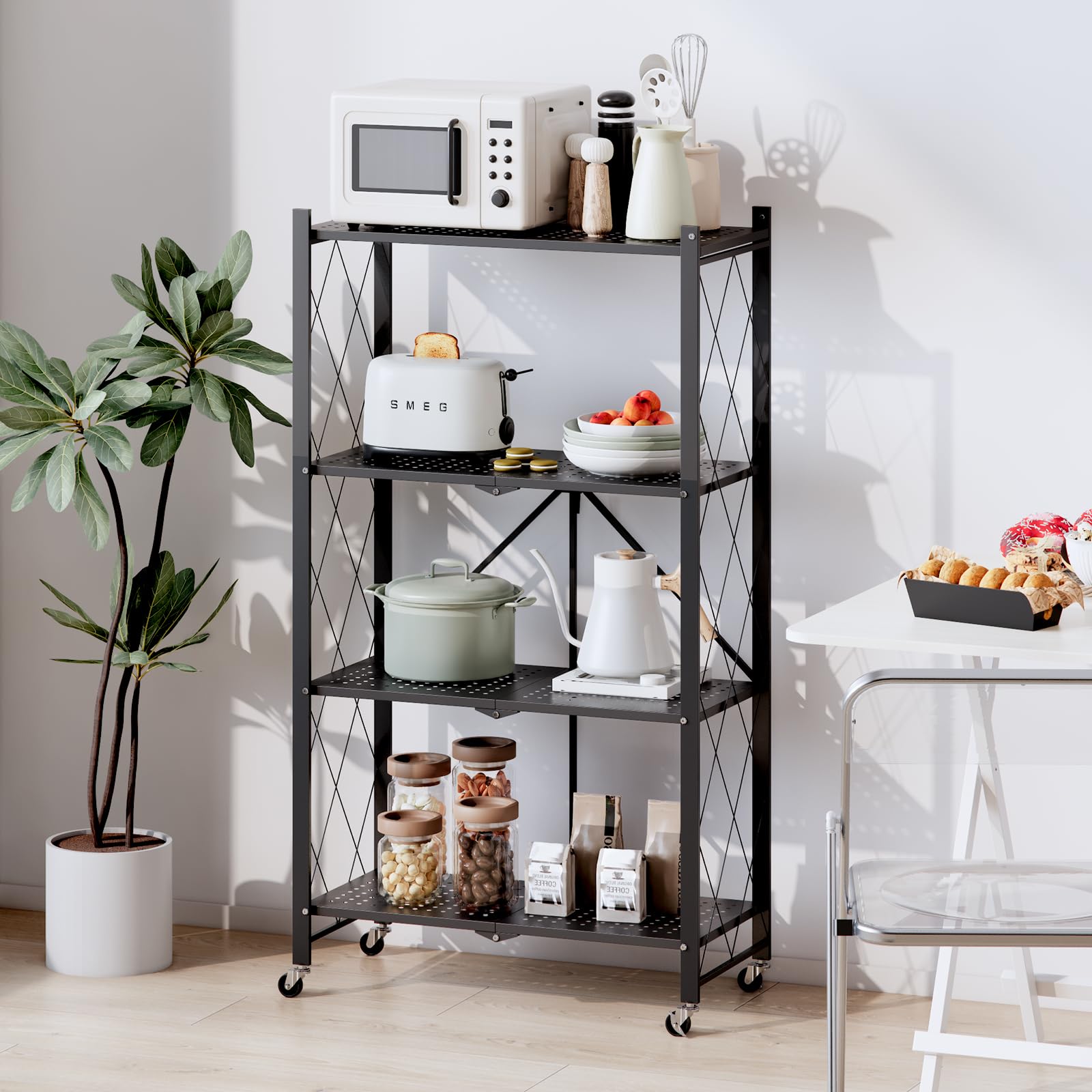 【折り畳み式で収納便利】ラックは折り畳みが可能で、折り畳んだ厚さはたったの7cmに過ぎません。不要の時には、家具の隙間やクローゼット、押し入れに簡単に収納することができ、限られたスペースでも活用できます。また、折りたたむことで持ち運びも容易...