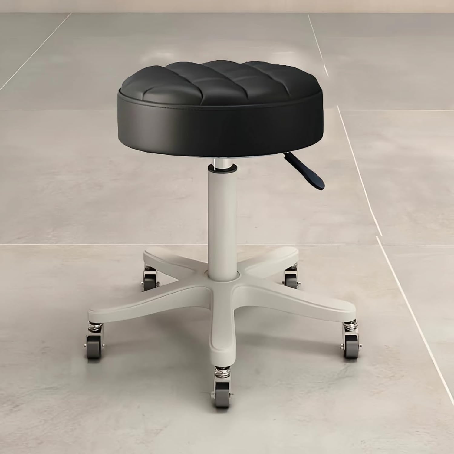 【セブンエステオリジナル】高さ調節が可能な、360度回転するキャスター付きのエステスツールです。【商品説明】美容院、エステサロンなどで業務用としても好評のエステスツール(エステ椅子、エステチェア)です。座り心地抜群で長時間でも疲れません。【...