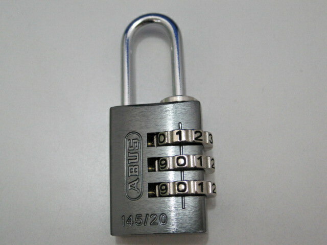 ABUS(アバス)ナンバー可変式南京錠145-20ミリ チタニウム色です。幅21ミリ、全高53ミリ、胴部分の高さ29ミリ、厚み11ミリ、吊るの太さ3.2ミリです。ABUS(アバス)ナンバー可変式南京錠145-20ミリ チタニウム色 ABUS...